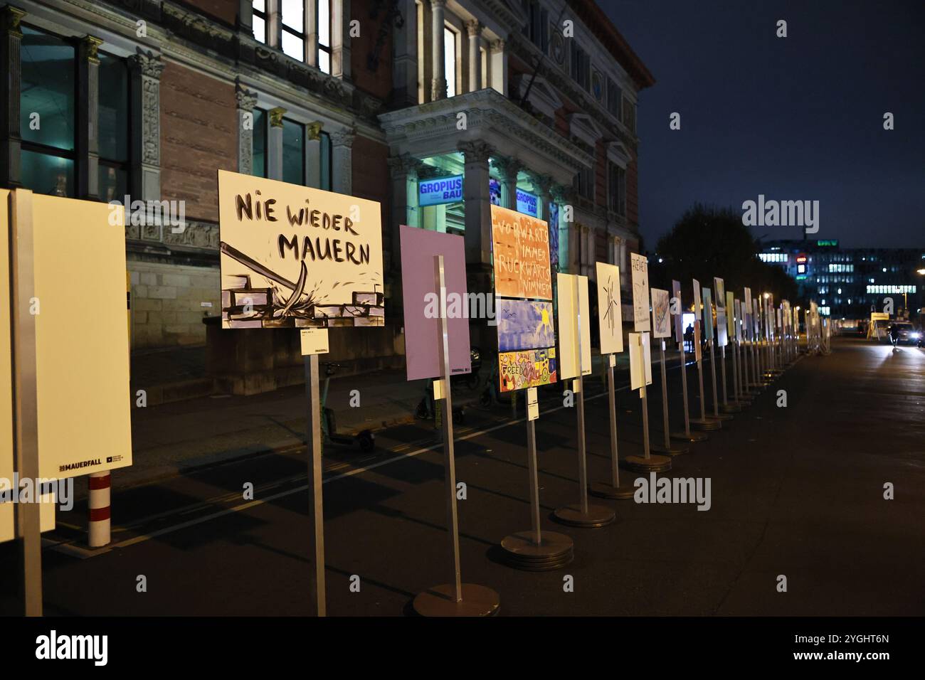 1990 installation hi-res stock photography and images - Alamy