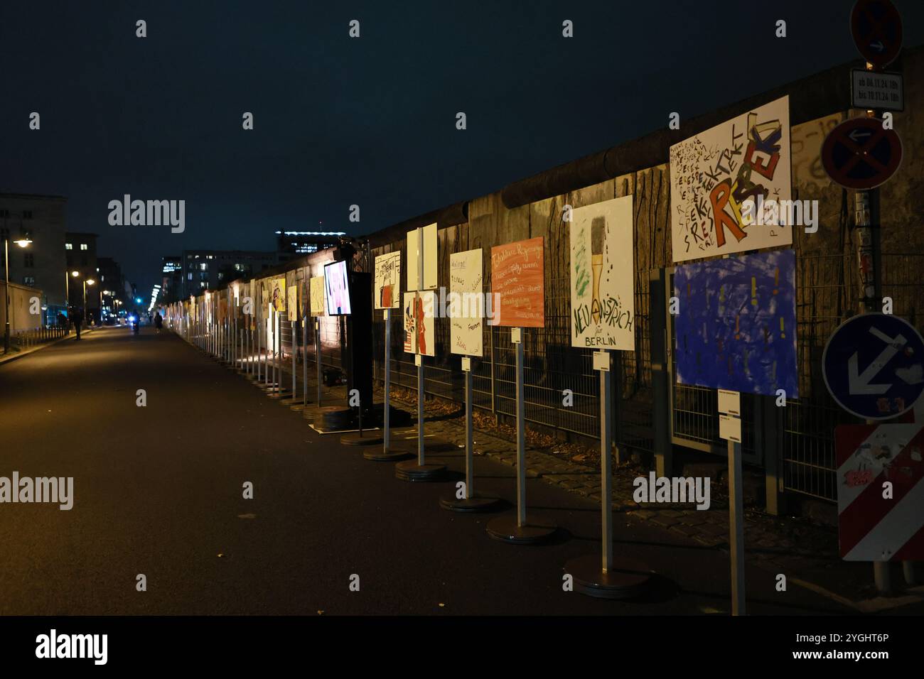 1990 installation hi-res stock photography and images - Alamy