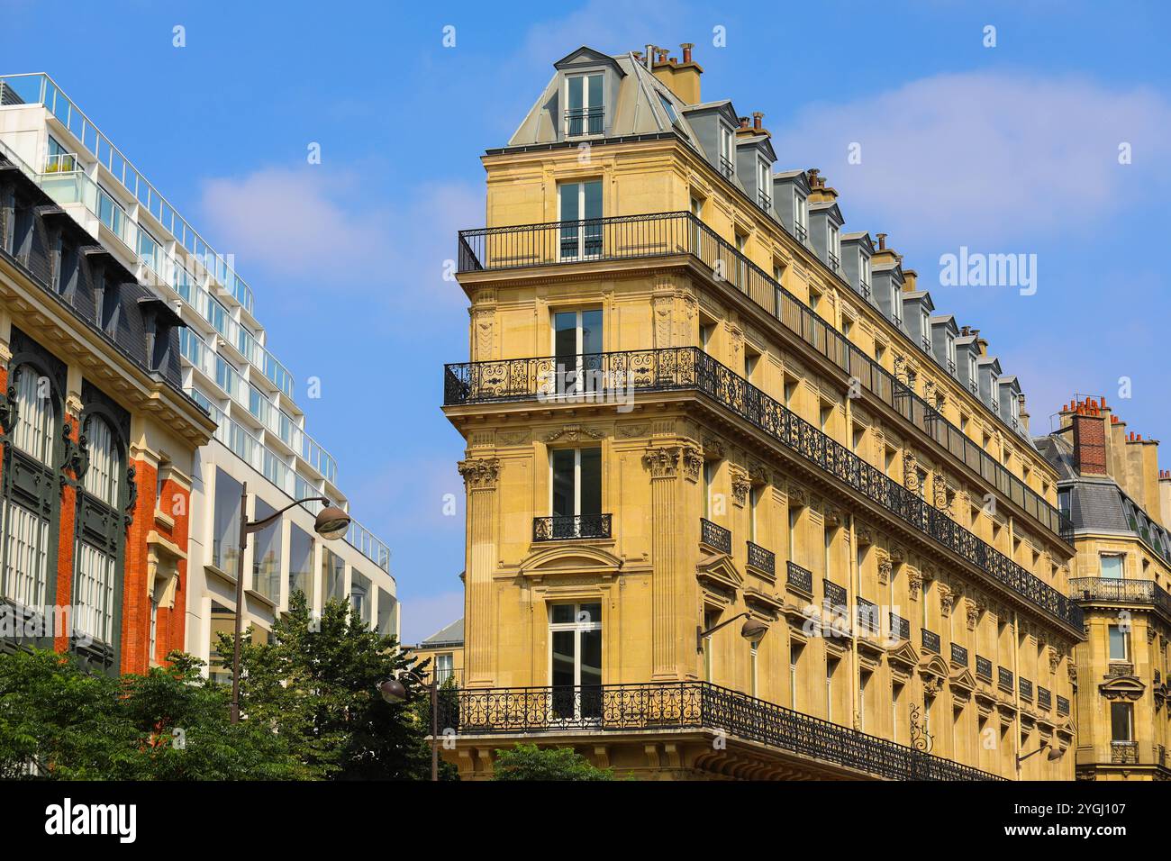 Classic buildings with balcony in the historical centre of Paris ...