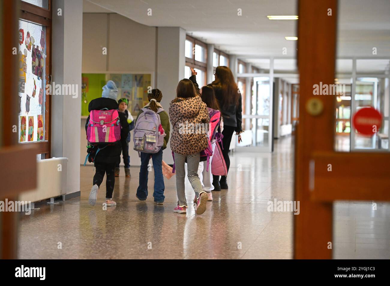 ThemenfotoSchulunterricht an einer Grundschule in Bayern,2.Klasse ...
