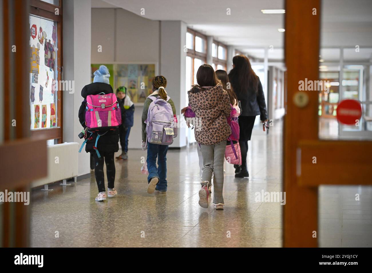 ThemenfotoSchulunterricht an einer Grundschule in Bayern,2.Klasse ...