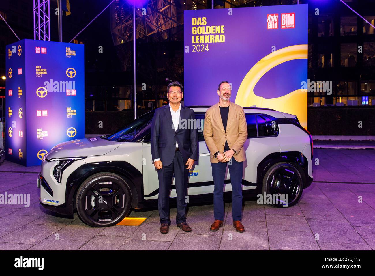 Award - Das Goldene Lenkrad 2024 Jong Kook Lee und Karim Habib bei der ...
