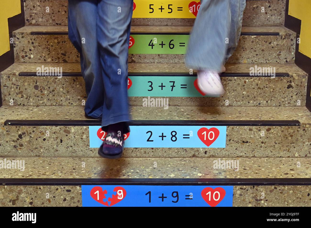 Subject photo; School lessons at a primary school in Bavaria, 2nd grade ...