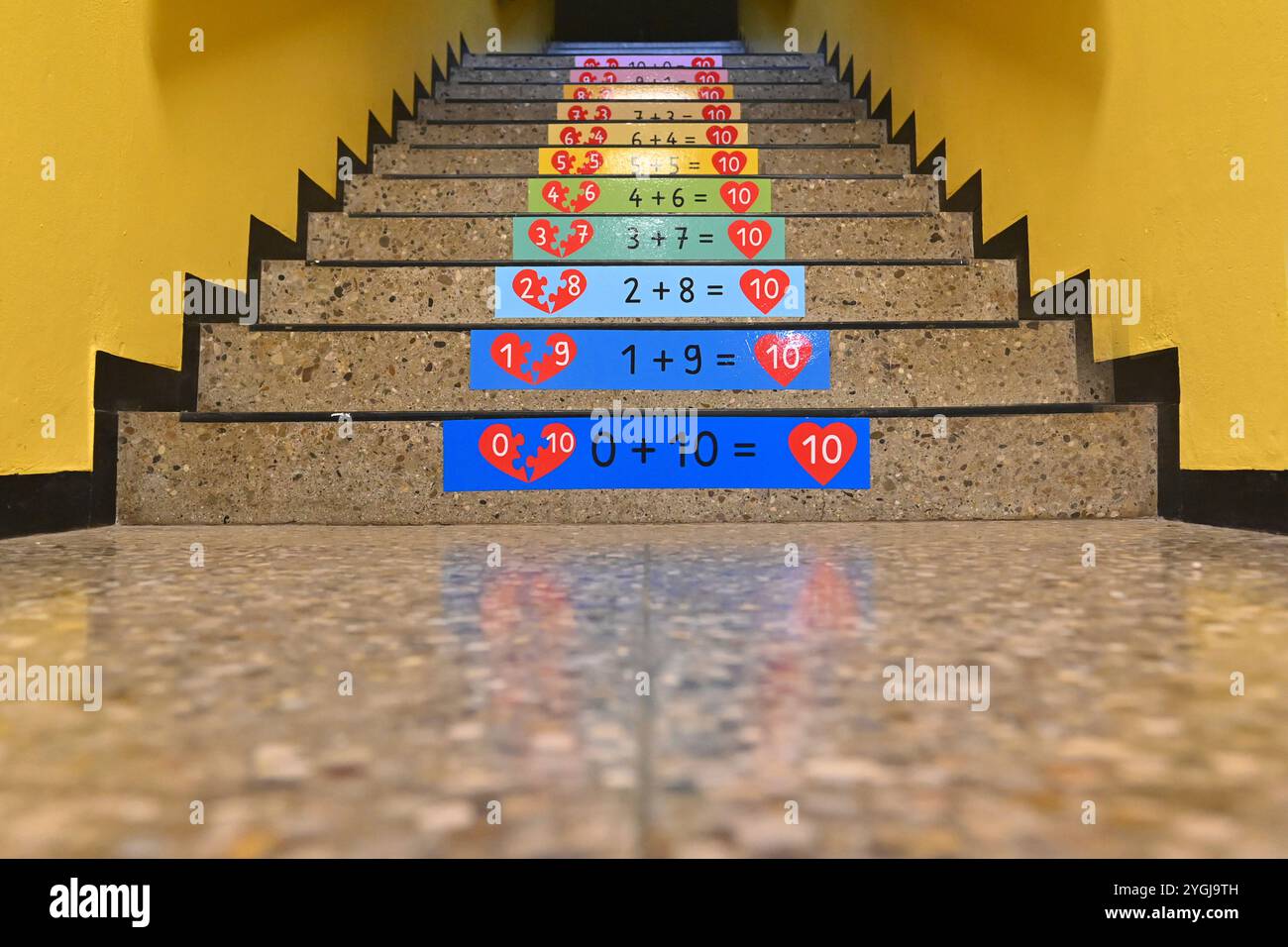 Subject photo; School lesson at a primary school in Bavaria, 2nd grade ...
