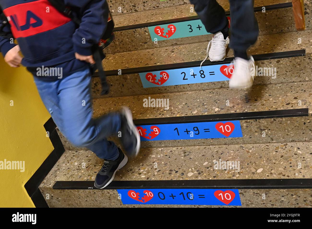 Subject photo; School lessons at a primary school in Bavaria, 2nd grade ...