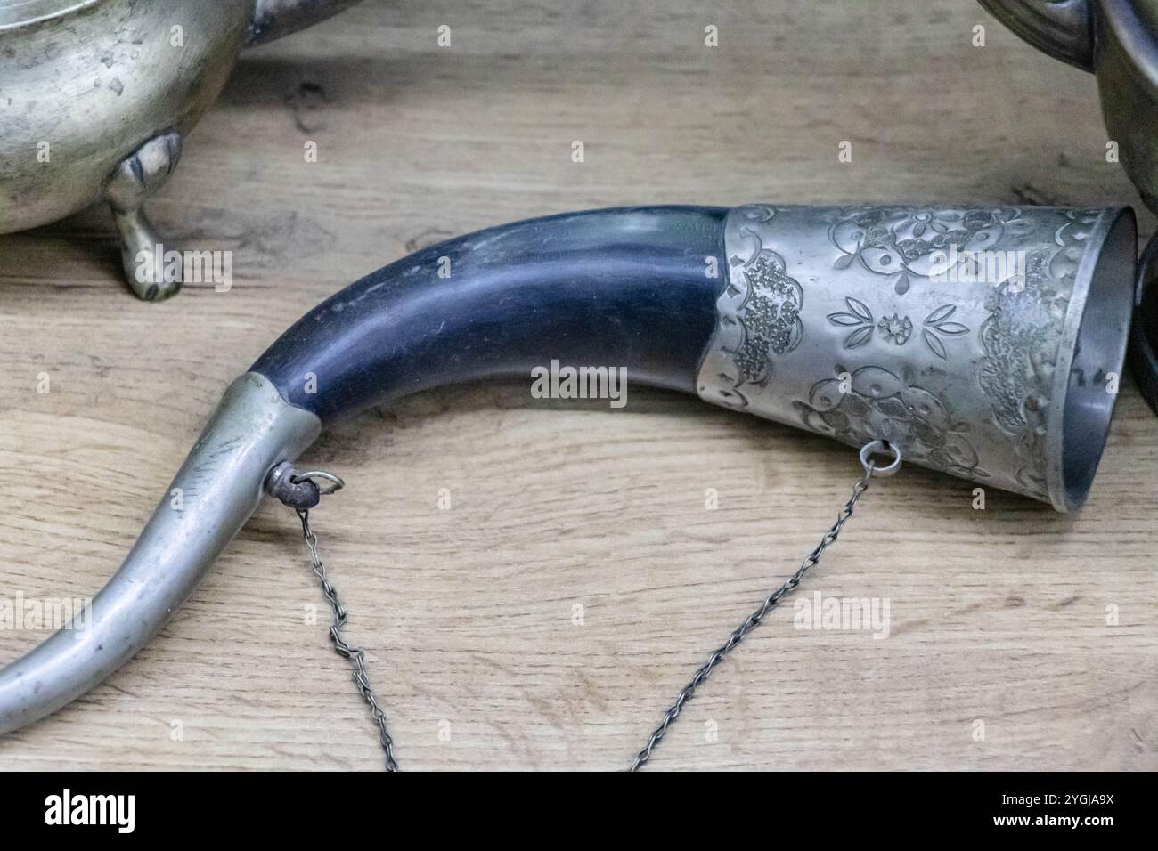 Gunpowder horn hi-res stock photography and images - Alamy