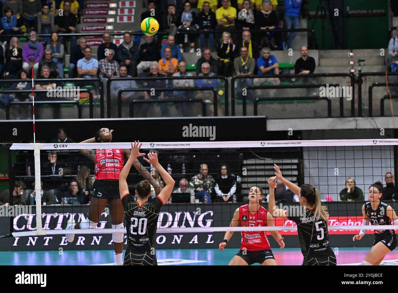 Actions of the game and players' images during the match between A ...