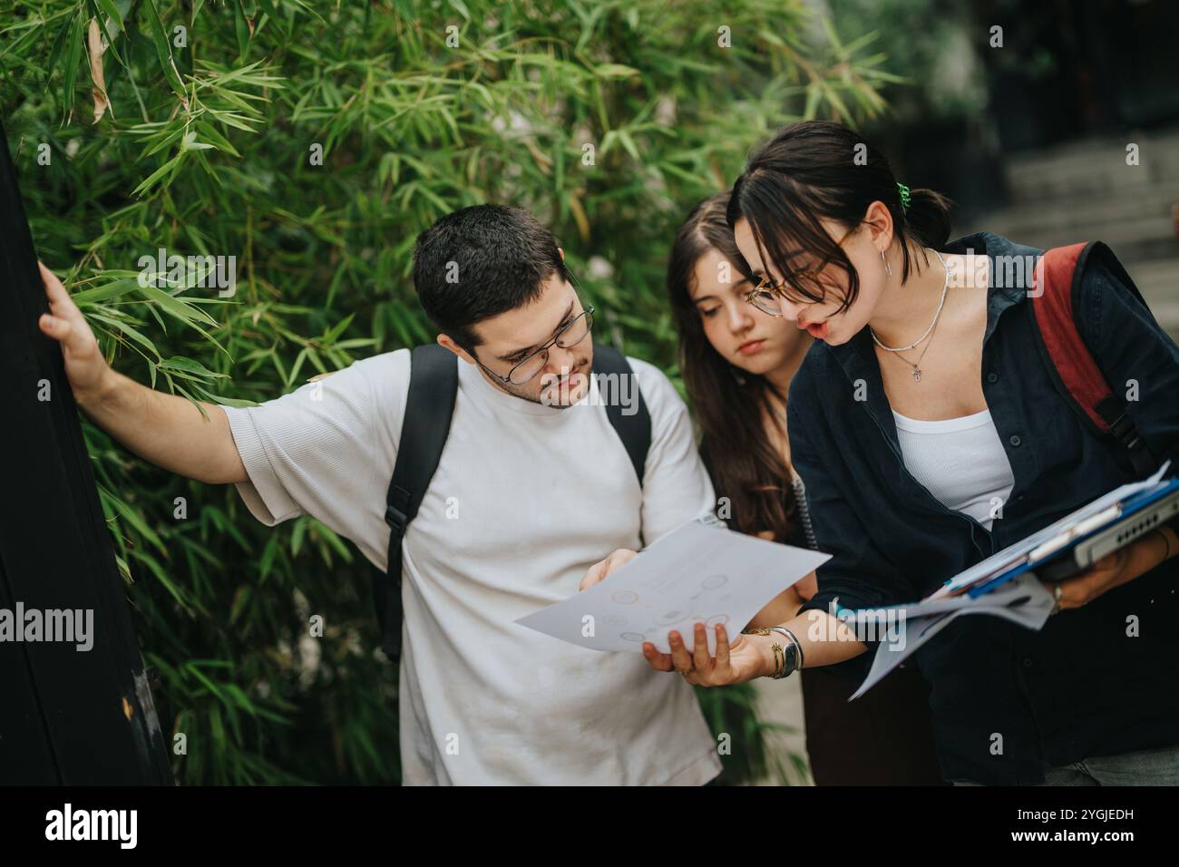 Teenagers educational setting hi-res stock photography and images - Alamy