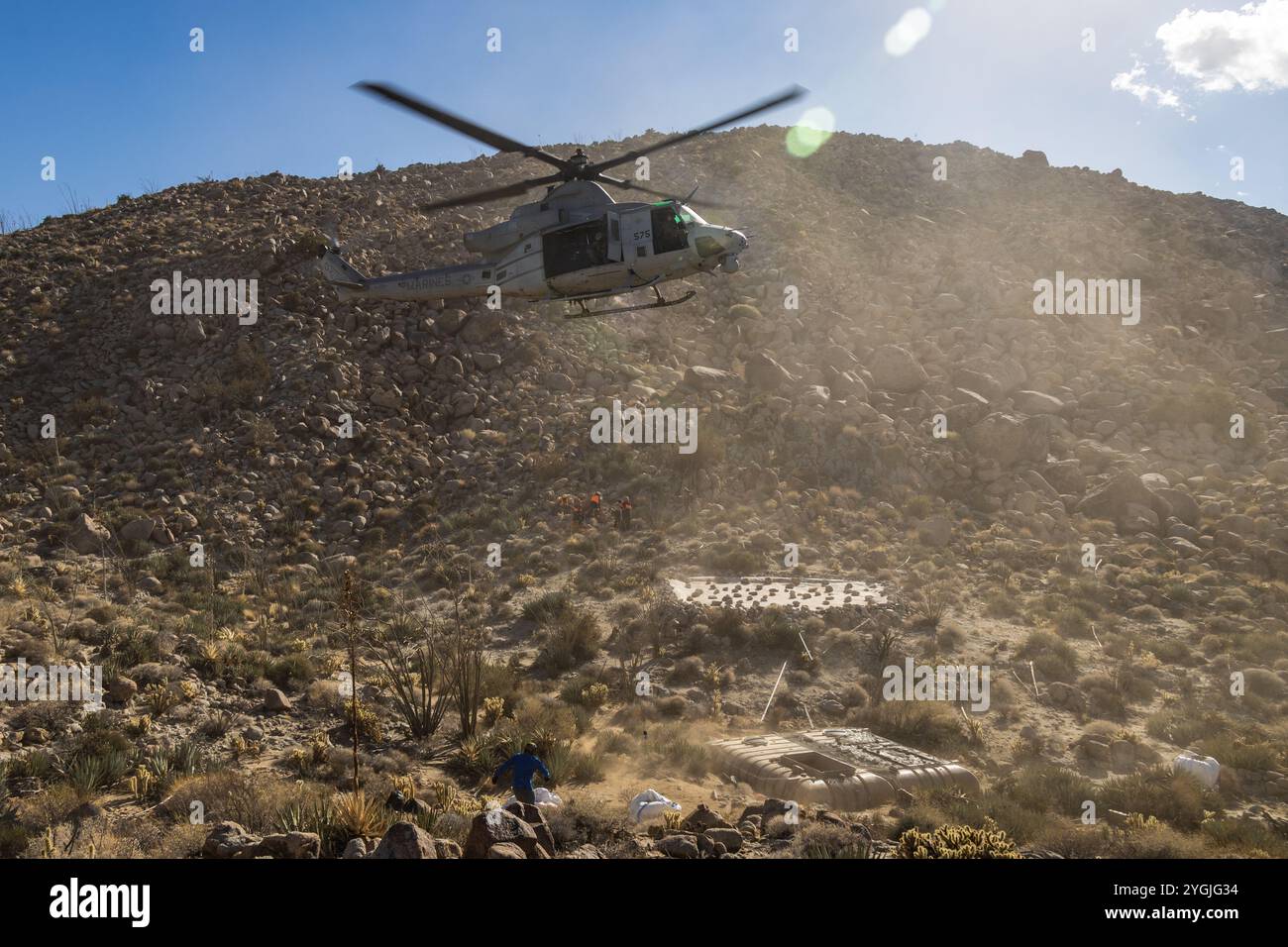 A U.S. Marine Corps UH-1Y Venom with Marine Light Helicopter Attack ...
