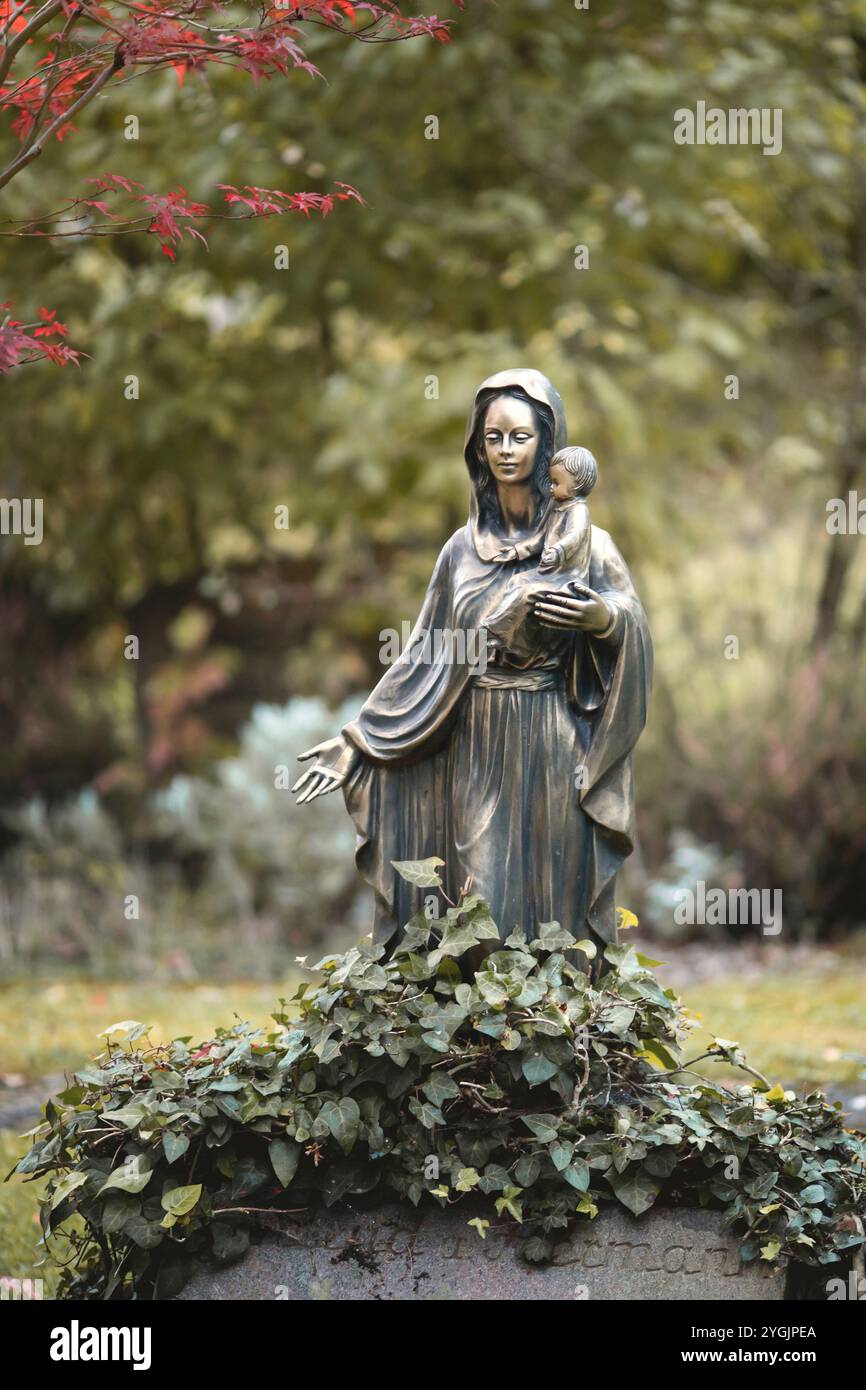 Maria and baby jesus hi-res stock photography and images - Alamy