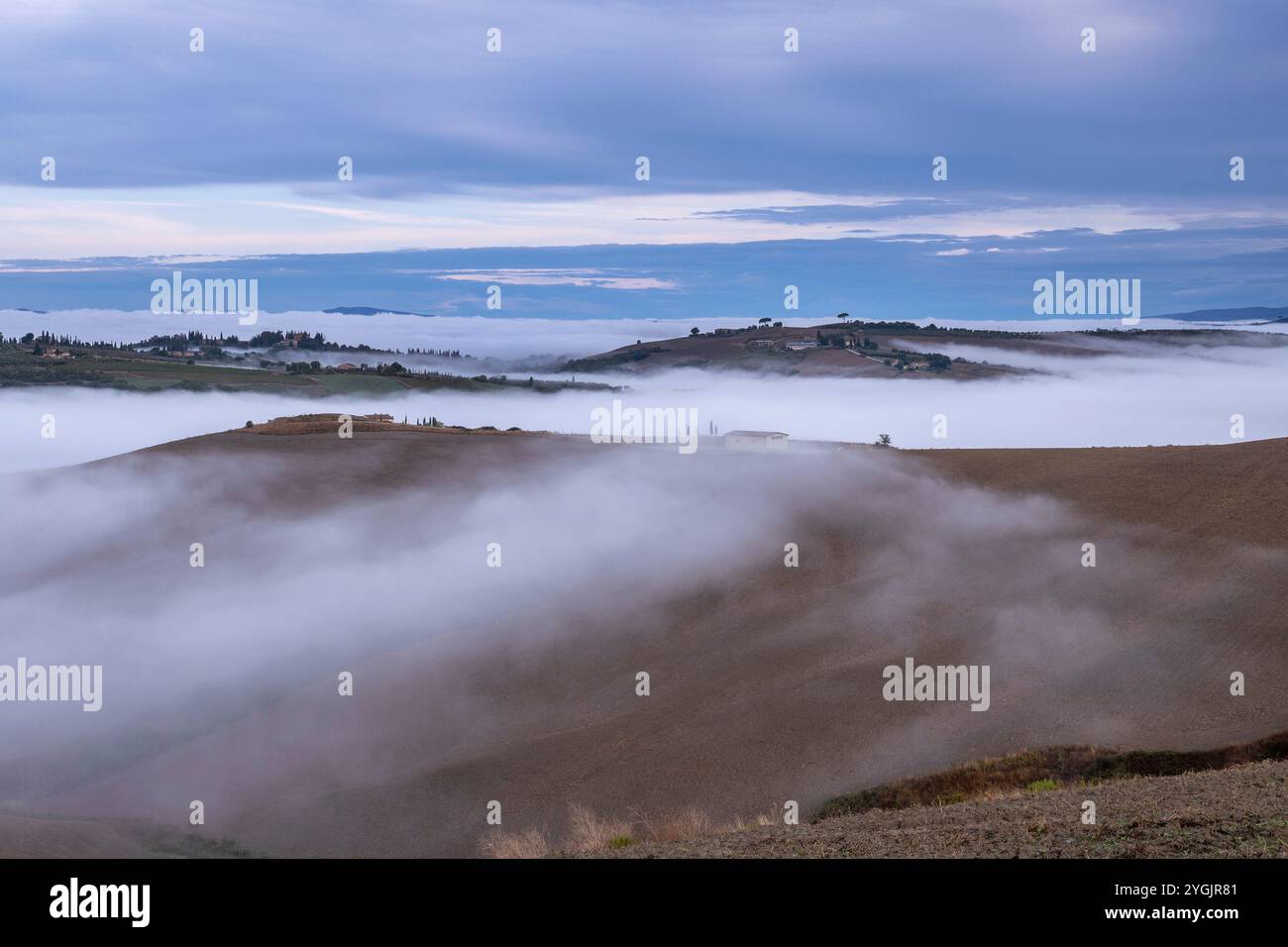 Mist shrouded hills hi-res stock photography and images - Alamy