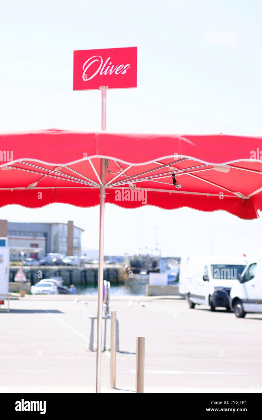 Empty market hi-res stock photography and images - Alamy