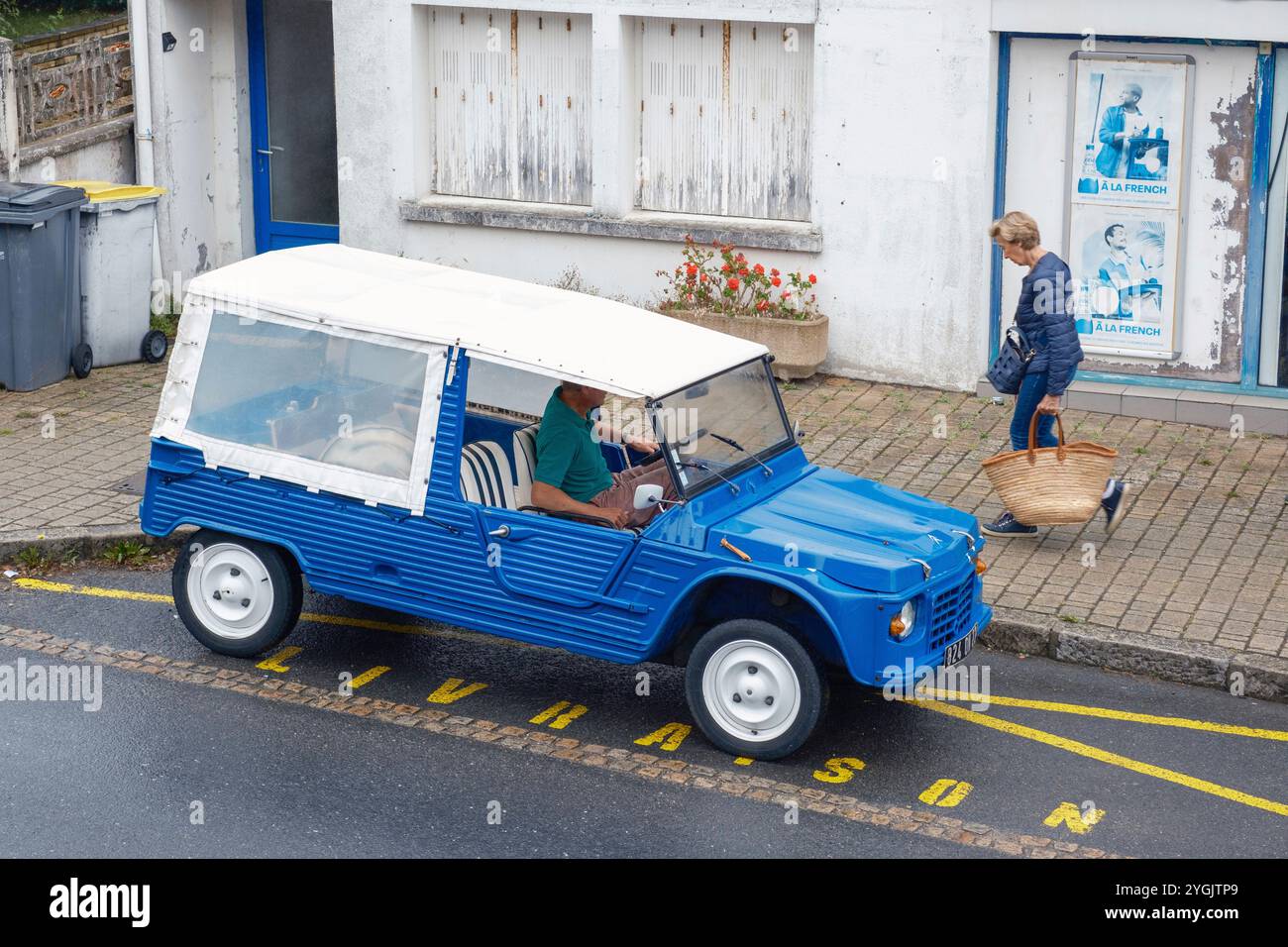 French classic car Stock Photo - Alamy