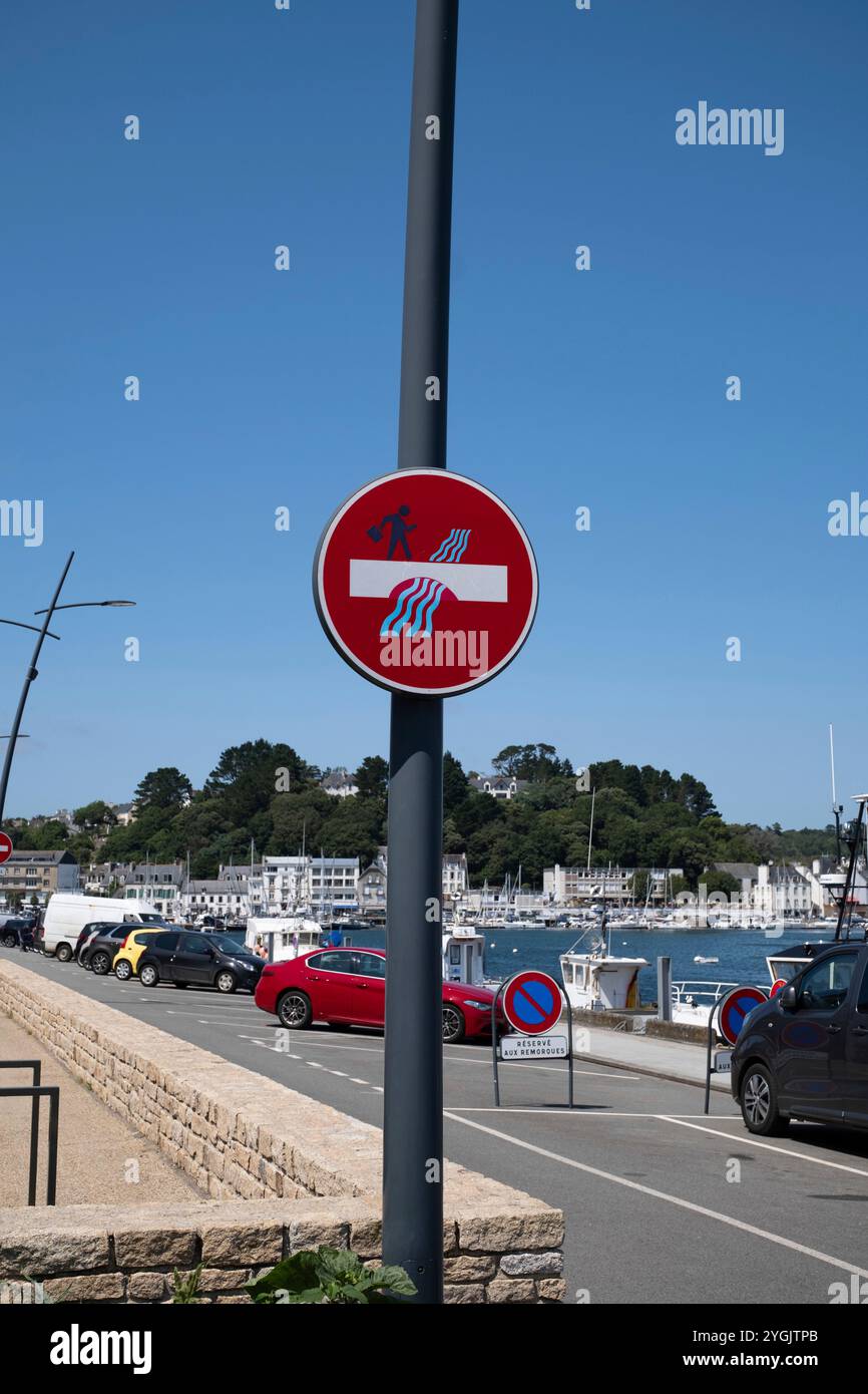 Curios sign hi-res stock photography and images - Alamy