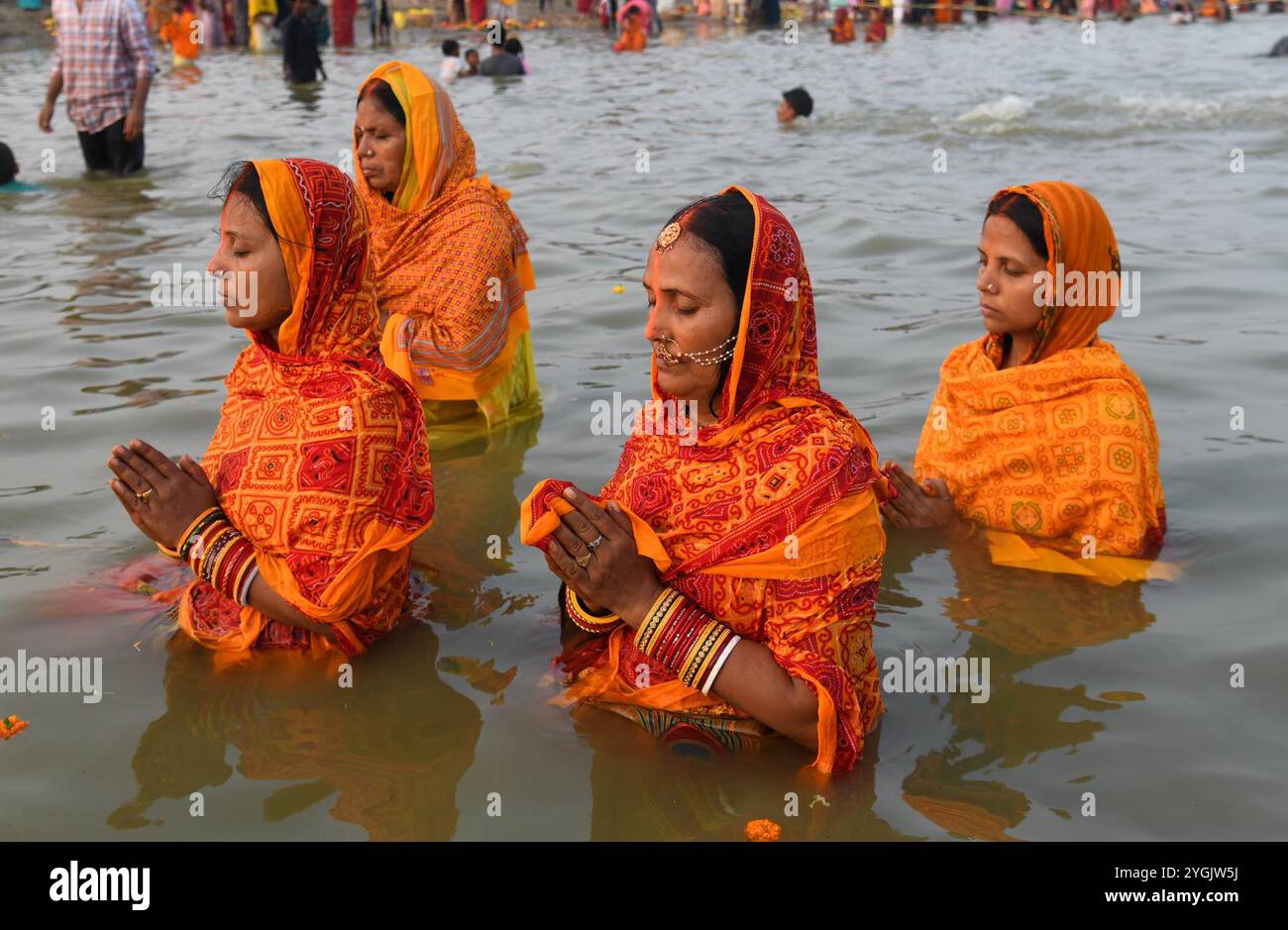 Patna India November 7 Hindu Devotees Performing Rituals To The God