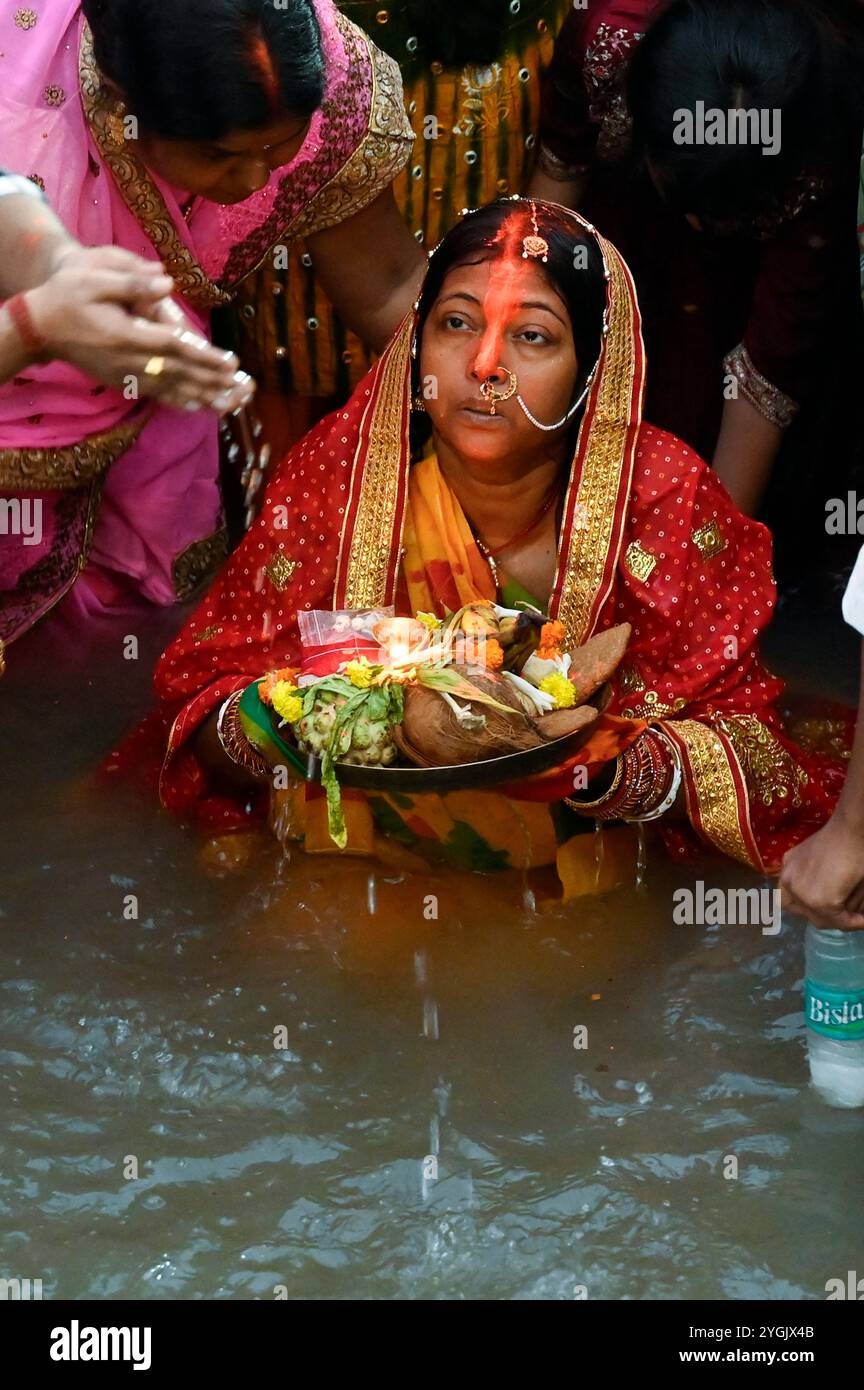 Kolkata, India. 07th Nov, 2024. KOLKATA, INDIA - NOVEMBER 7: Devotees ...