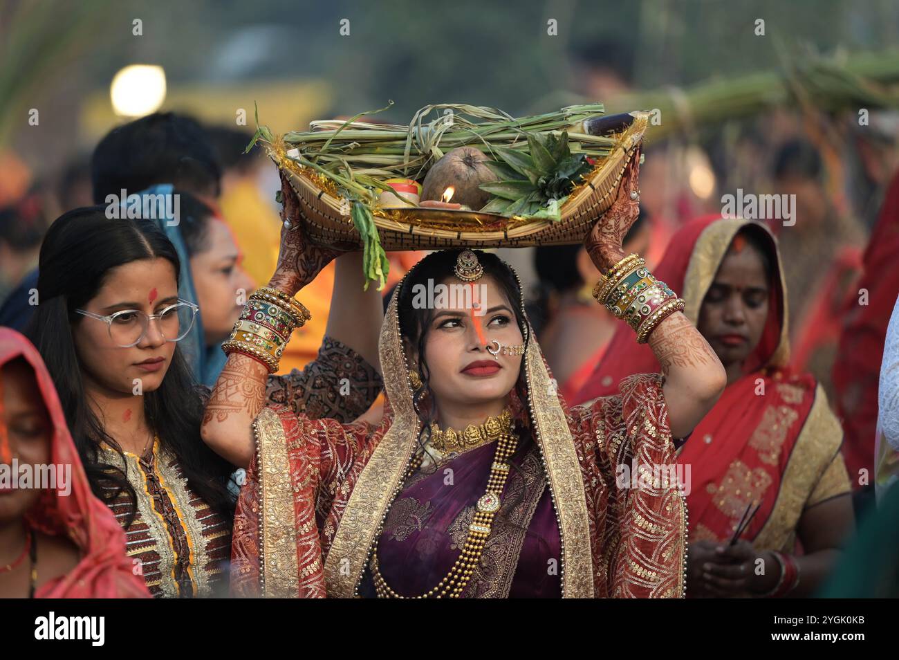 Lucknow, India. 07th Nov, 2024. LUCKNOW, INDIA - NOVEMBER 7: Devotees ...
