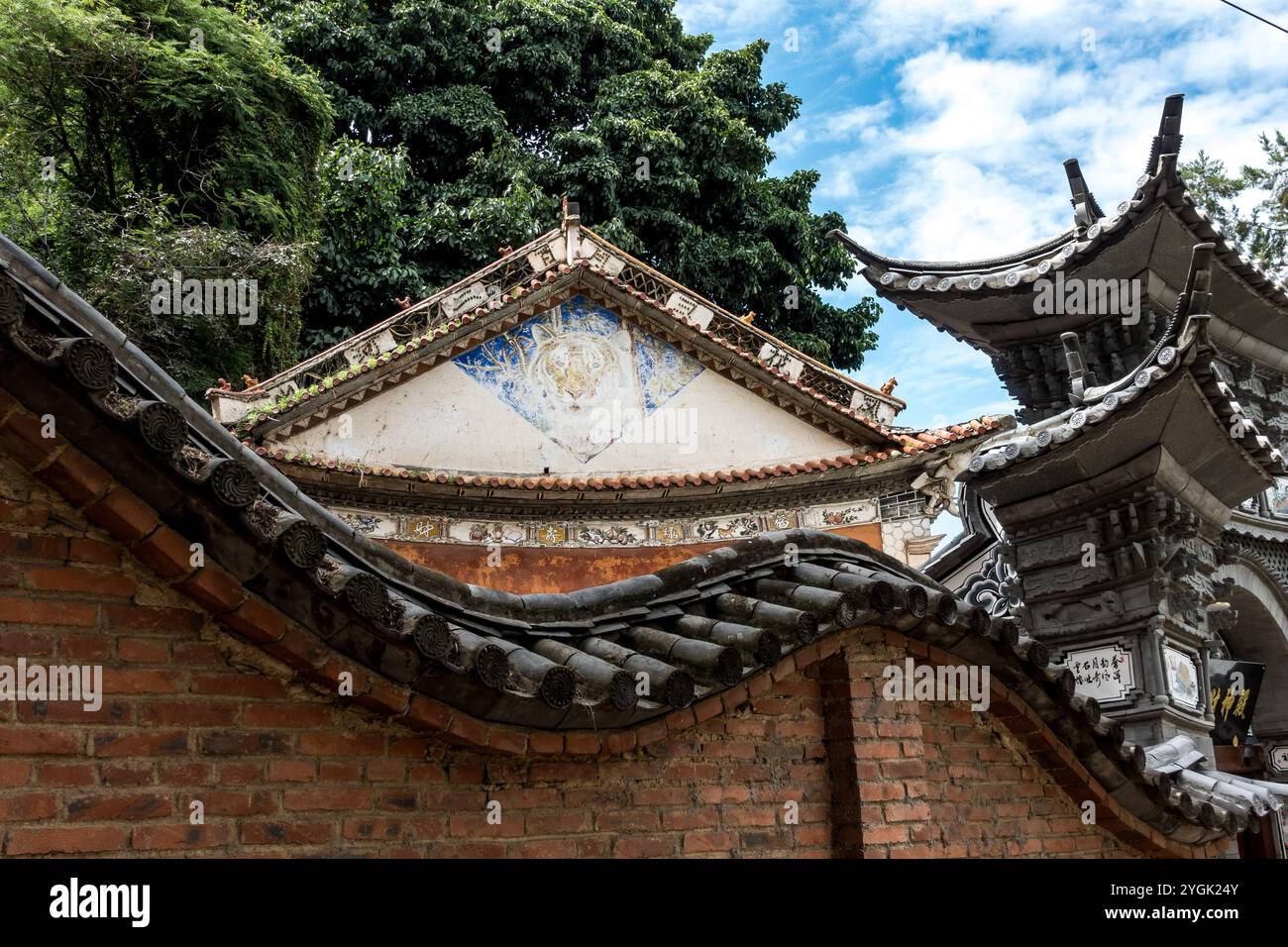 Traditional Chinese Architecture with Intricate Roof and Wall Details ...