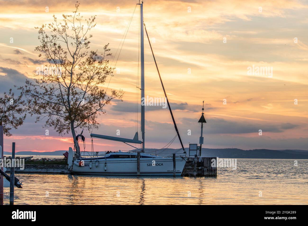 Fantastic shot shore lake hi-res stock photography and images - Alamy
