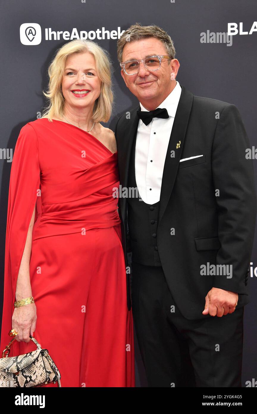 Hans Sigl mit Ehefrau Susanne Sigl bei der 76. Bambi-Verleihung 2024 in ...
