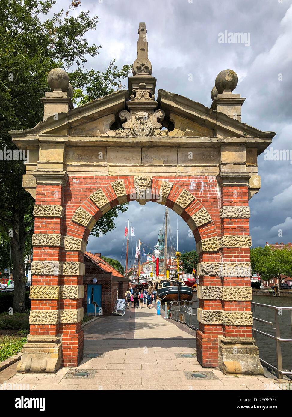 Emden, harbor gate, harbor, Ratsdelft, ship, water, waters, city ...