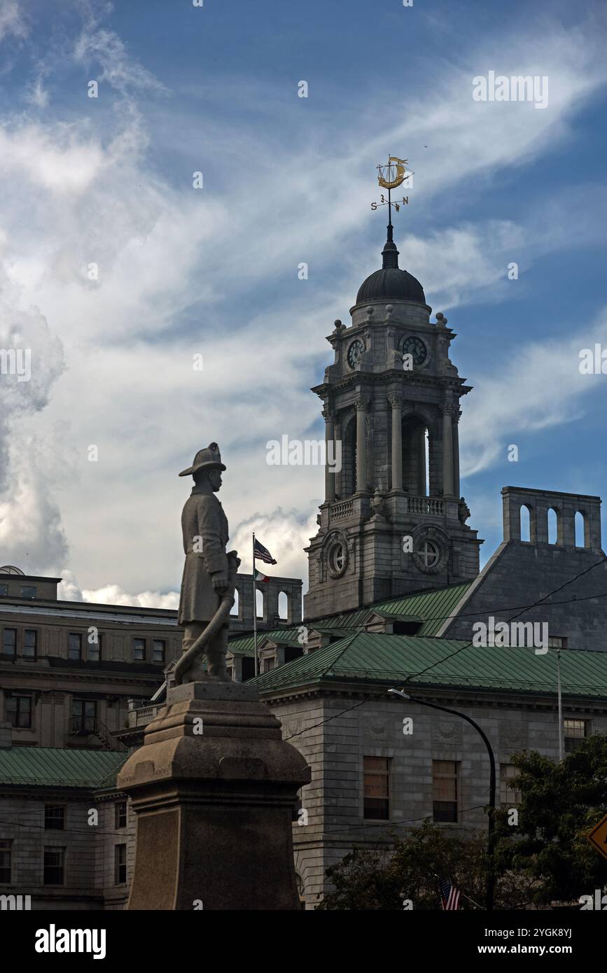 Portland public art hi-res stock photography and images - Alamy