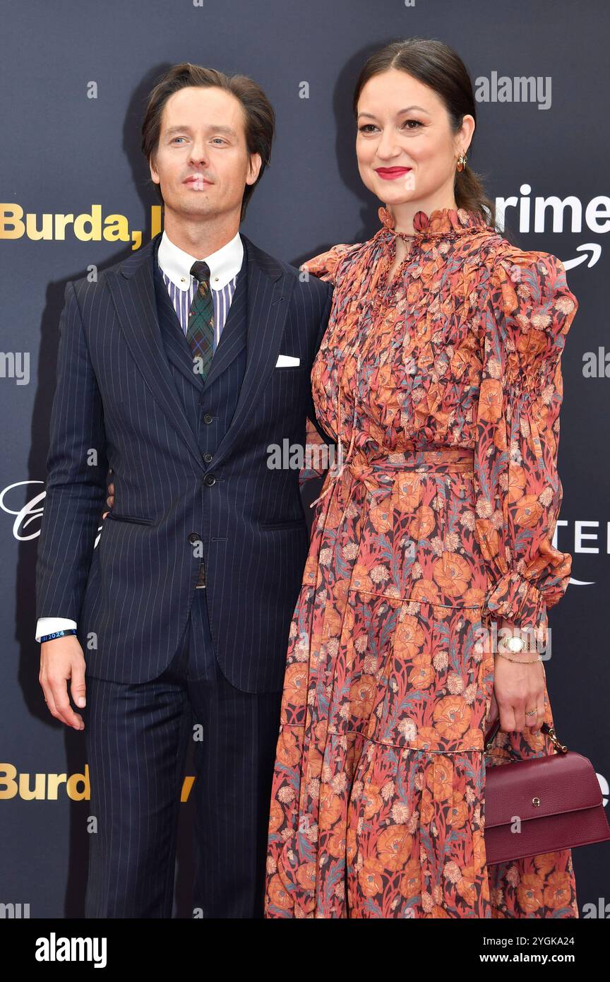 Tom Schilling mit Ehefrau Annie Mosebach bei der 76. Bambi-Verleihung ...