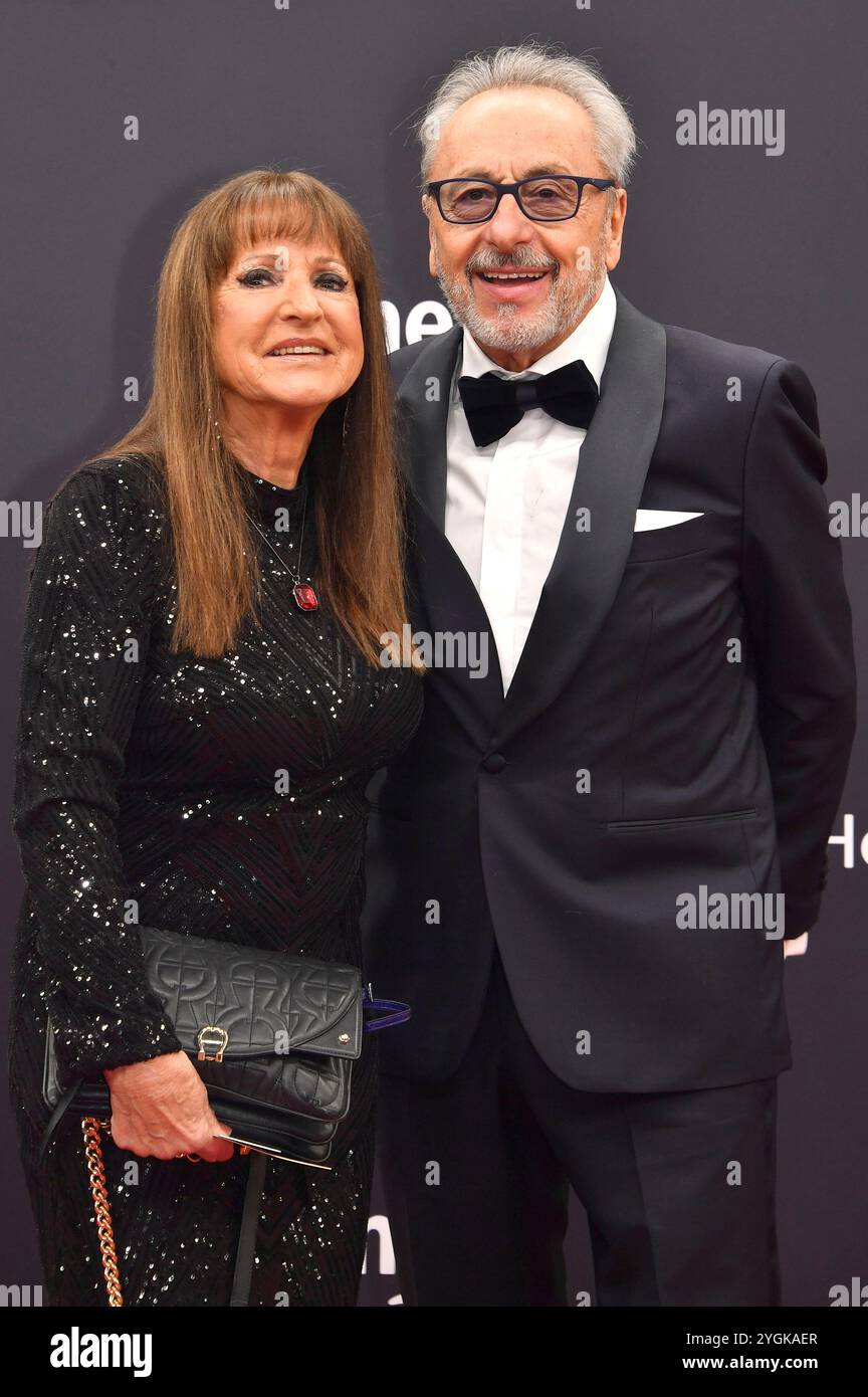 Wolfgang Stumph mit Ehefrau Christine Stumph bei der 76. Bambi ...