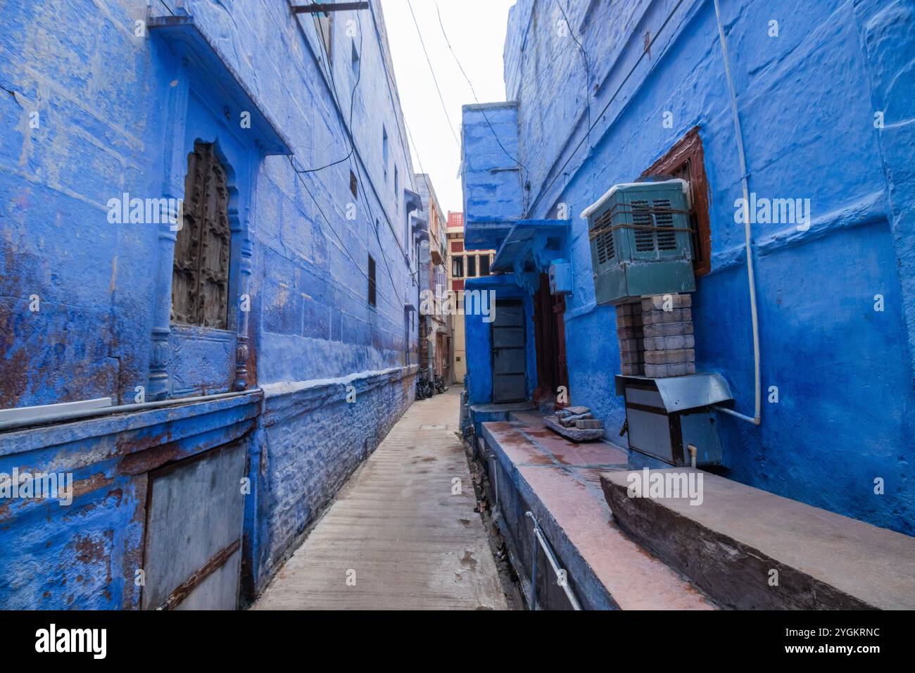 Corridor tourism tourist paintings hi-res stock photography and images ...