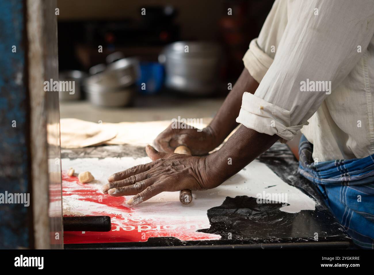 Making chapati hi-res stock photography and images - Alamy