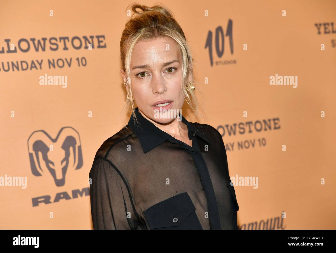 Piper Perabo attends the premiere of Paramount's "Yellowstone" season ...