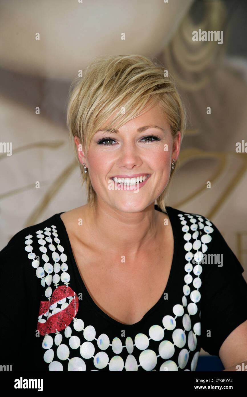 Saengerin Helene Fischer - Autogrammstunde im Elbepark Hermsdorf ...