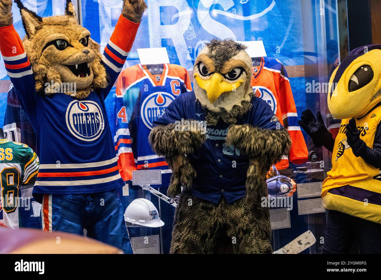 Edmonton, Canada. 07th Nov, 2024. Edmonton Oiler's Mascot Hunter (L ...