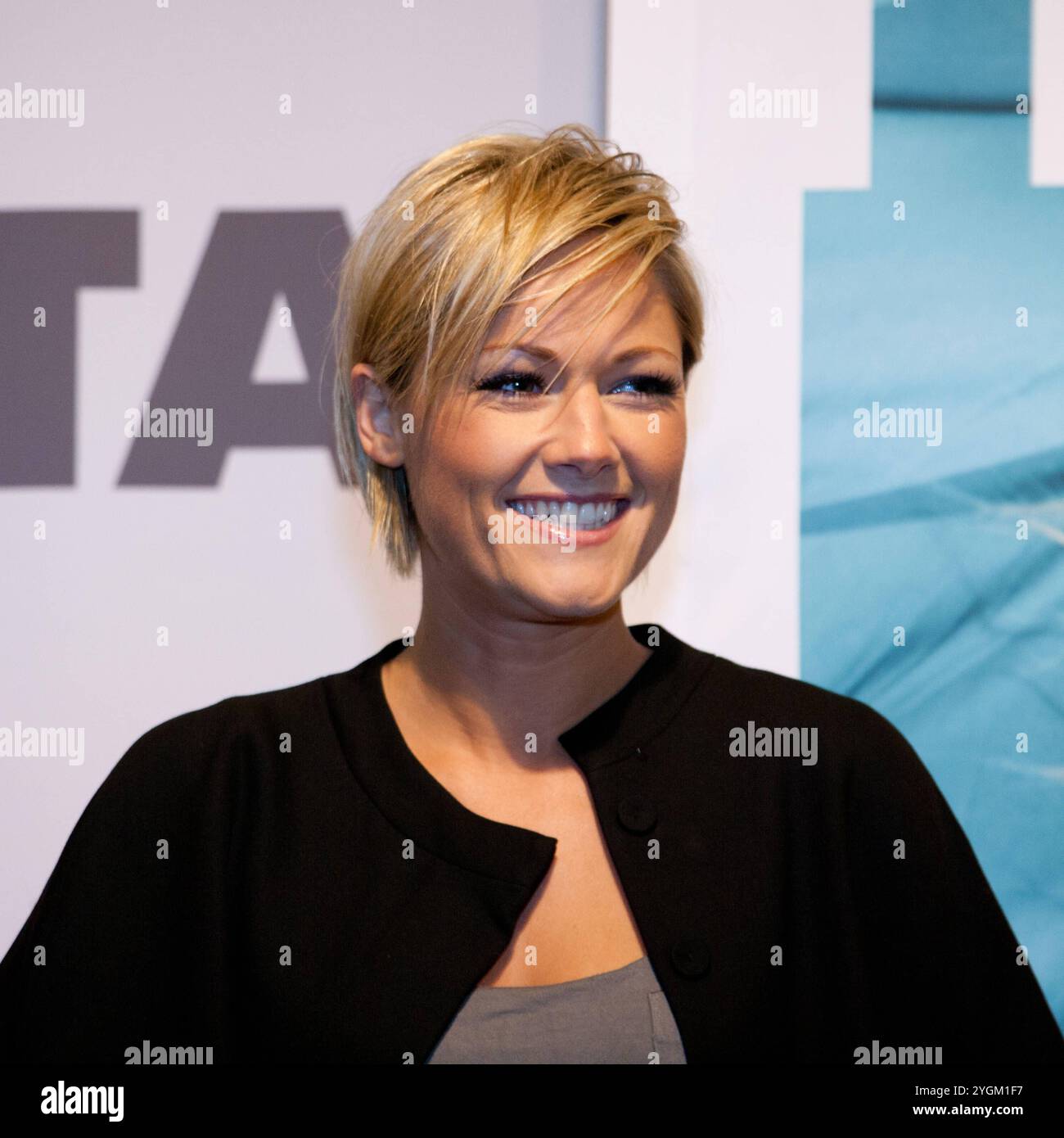 Saengerin Helene Fischer - Autogrammstunde im Karstadt Leipzig ...