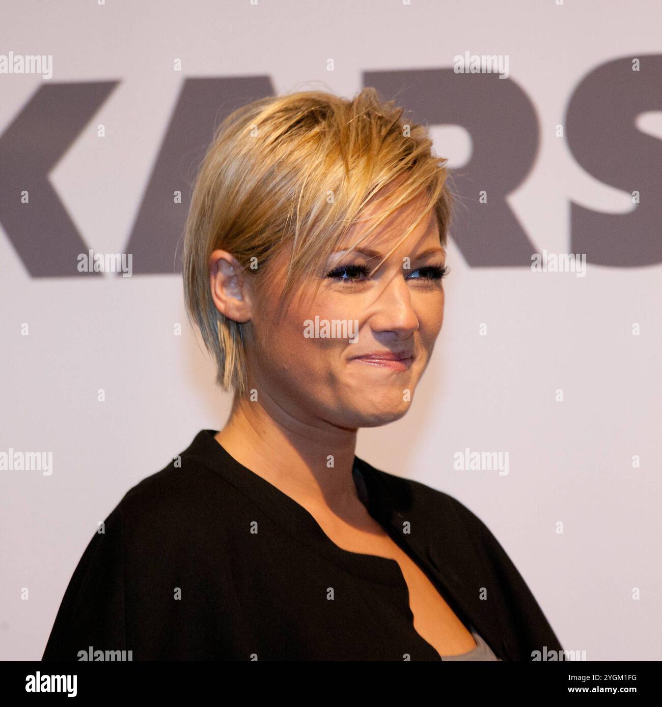 Saengerin Helene Fischer - Autogrammstunde im Karstadt Leipzig ...