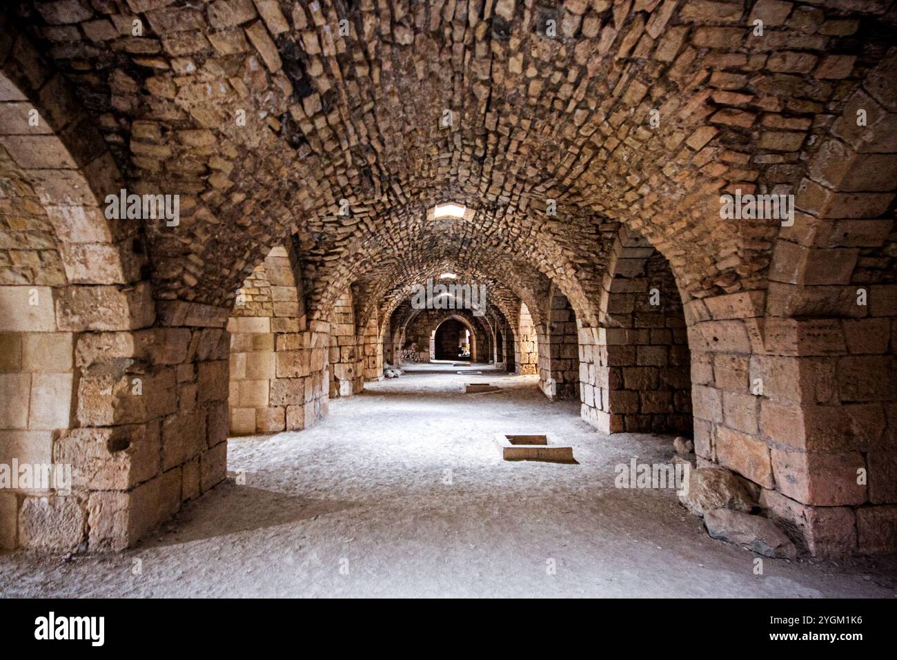 Knights hall old castle hi-res stock photography and images - Alamy