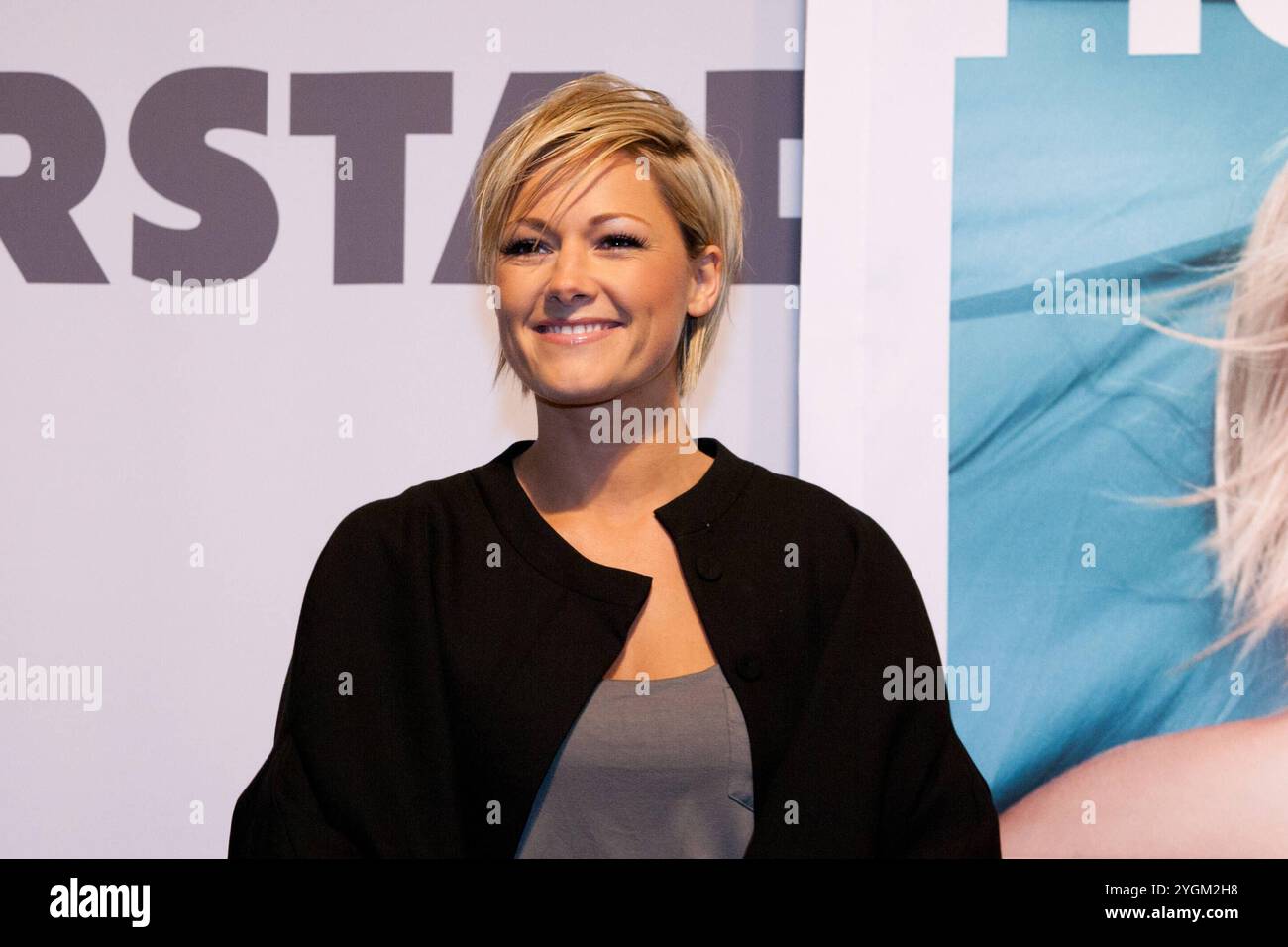 Saengerin Helene Fischer - Autogrammstunde im Karstadt Leipzig ...
