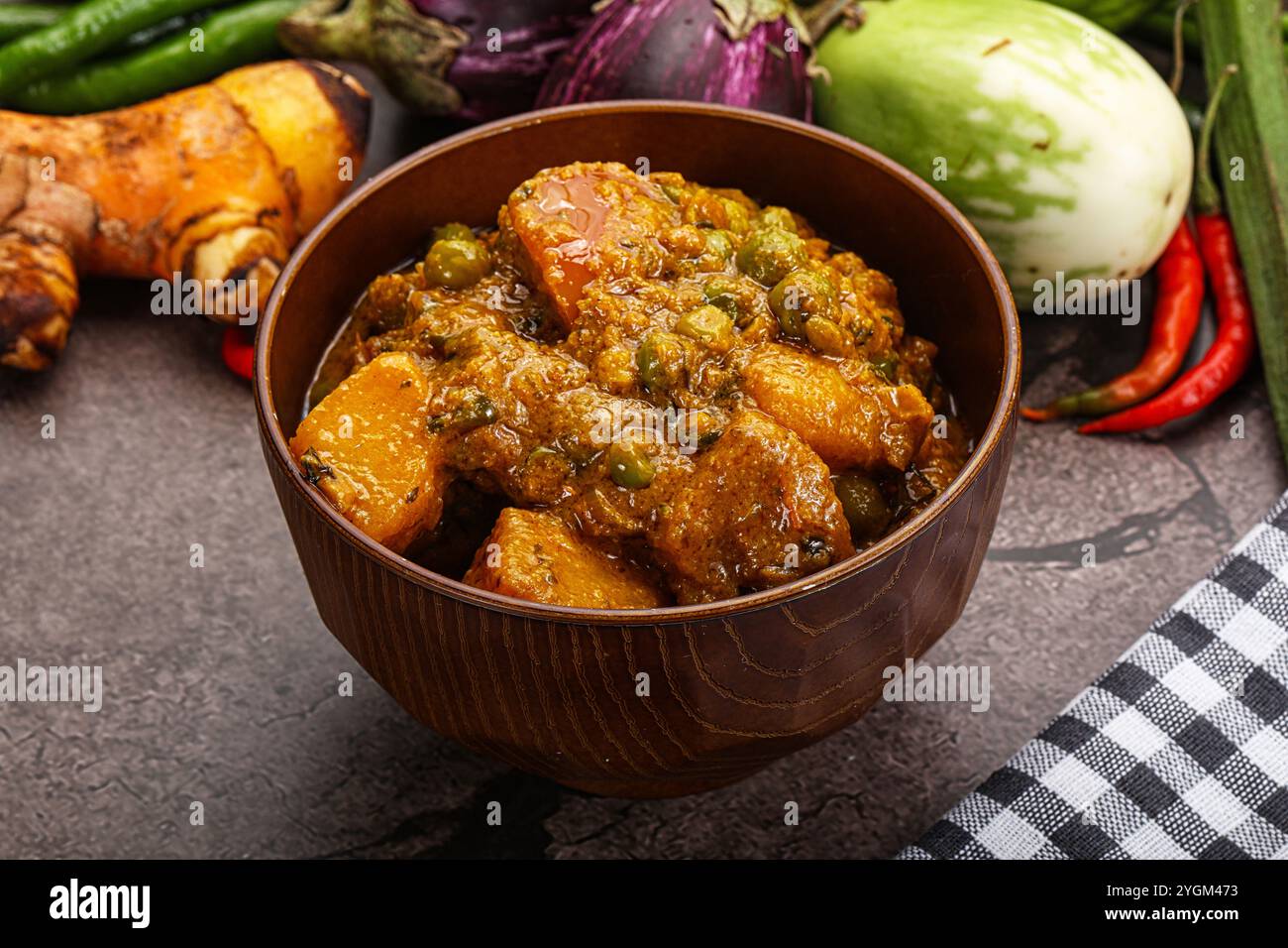 Indian traditional cuisine Aloo mutter - potato with green peas Stock ...
