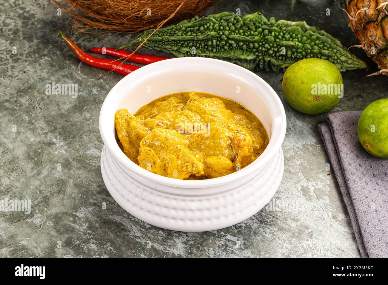 Inchian cuisine - chicken cashew curry with gravy Stock Photo - Alamy