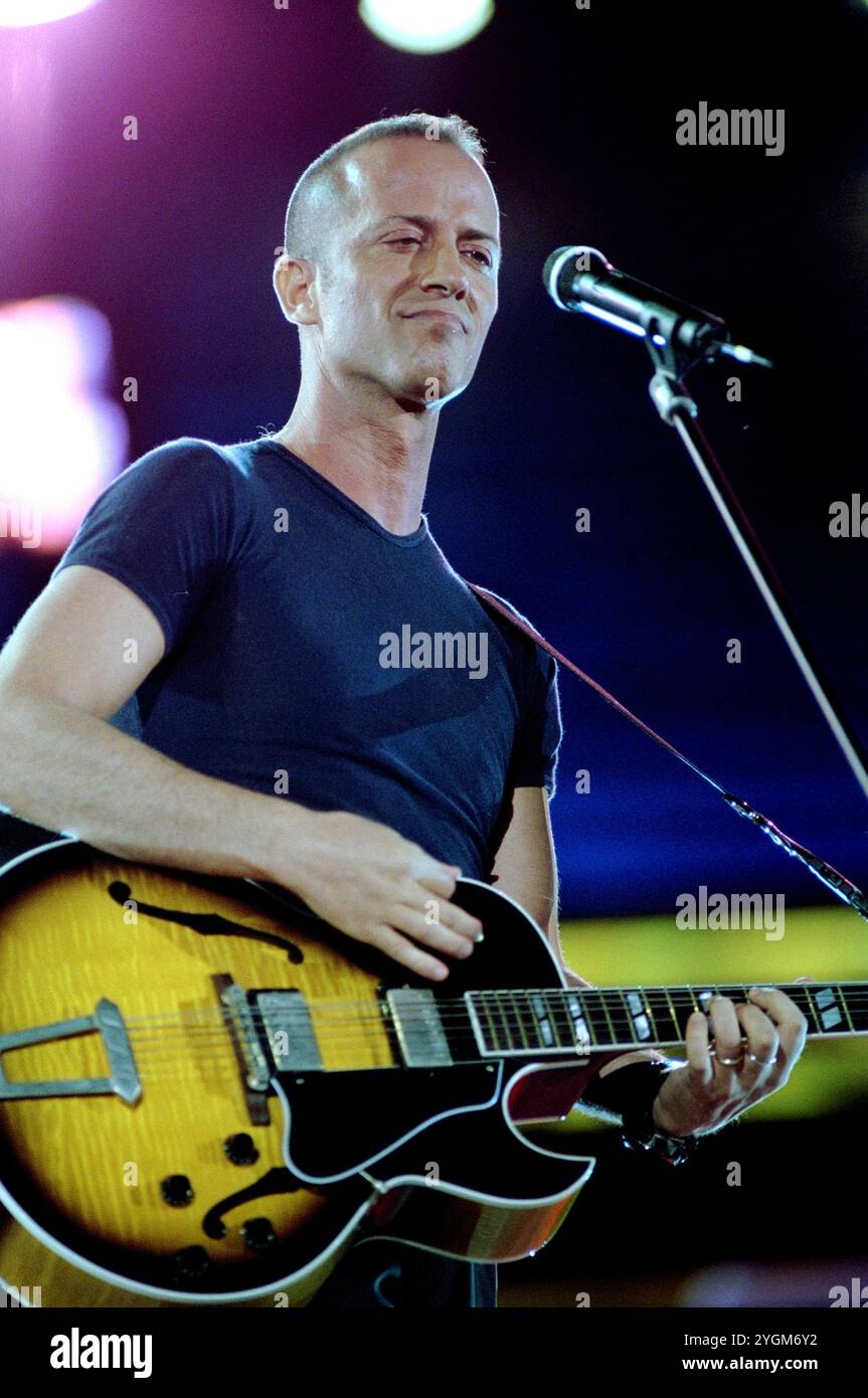 Raf italian singer 2001 hi-res stock photography and images - Alamy