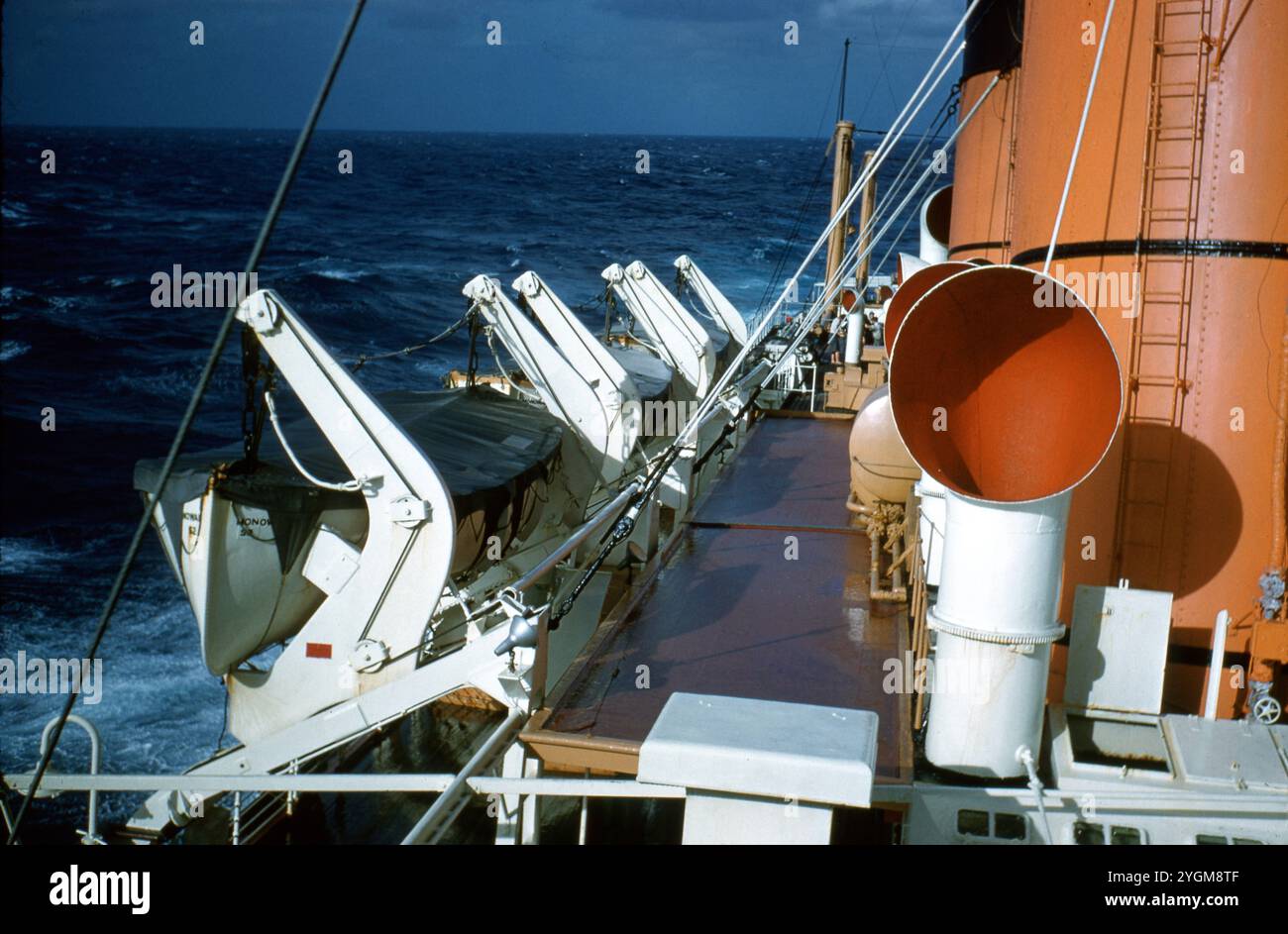 Travel 1960s sea hi-res stock photography and images - Alamy