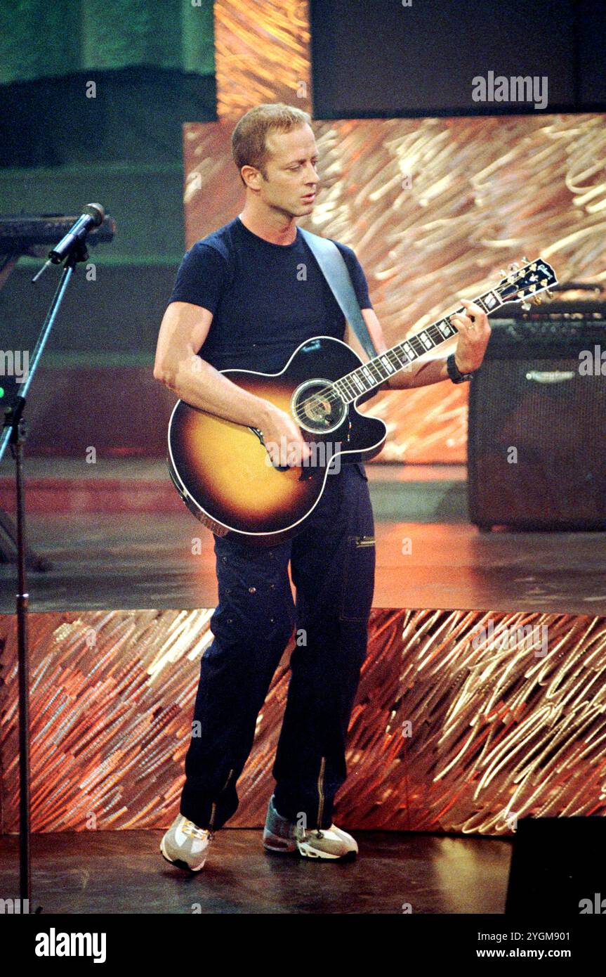 Raf singer 1999 hi-res stock photography and images - Alamy