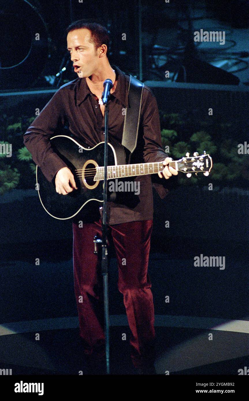 Raf singer 1999 hi-res stock photography and images - Alamy