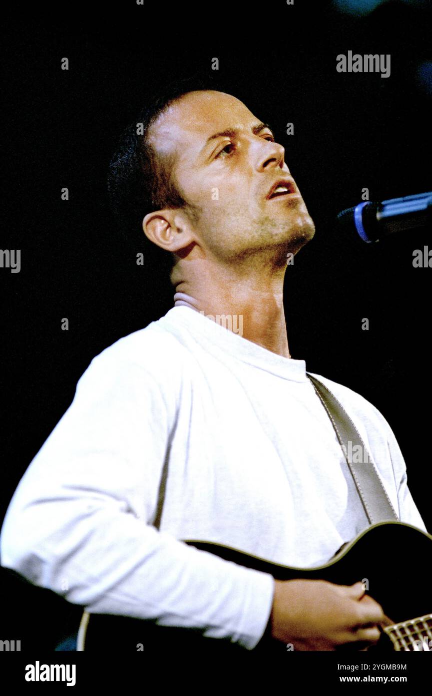 Raf singer 1999 hi-res stock photography and images - Alamy