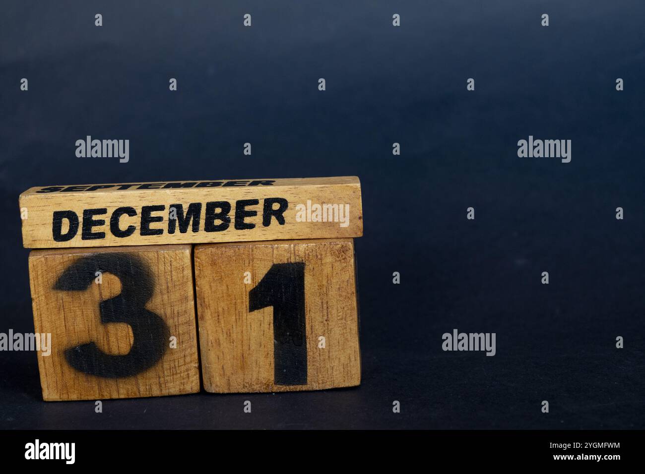 end of year concept with the date shown on the wooden cubes Stock Photo ...