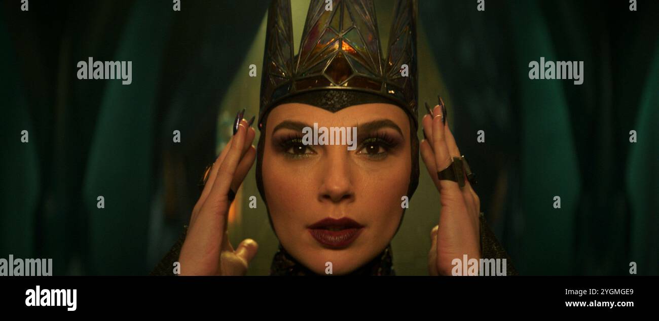 GAL GADOT in SNOW WHITE (2025), directed by MARC WEBB. Credit: WALT ...