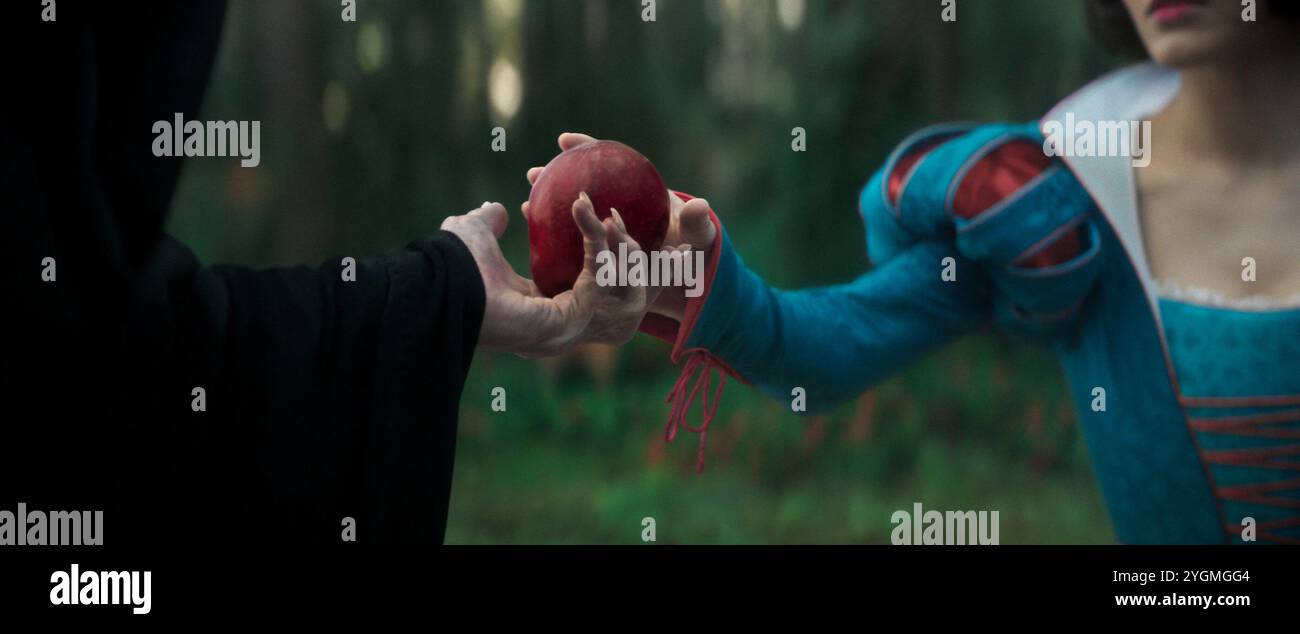 Snow white 2025 apple hi-res stock photography and images - Alamy