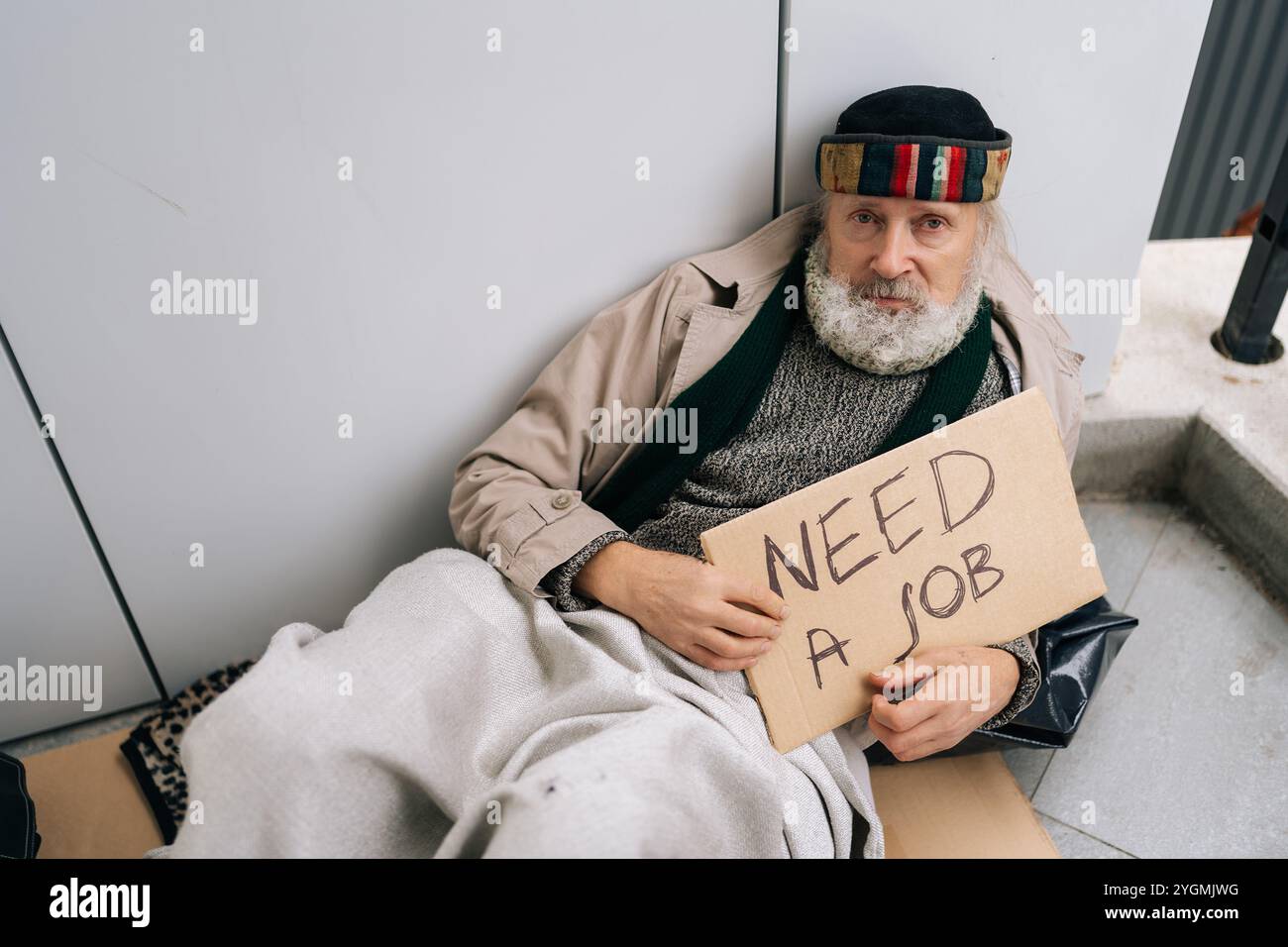 Sad homeless man looking camera hi-res stock photography and images - Alamy