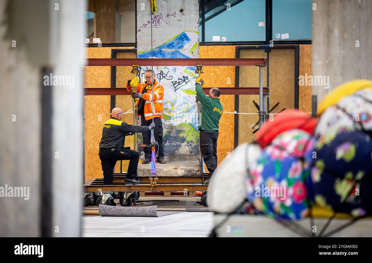 ROTTERDAM - A complete fragment of the Berlin Wall will be installed in ...