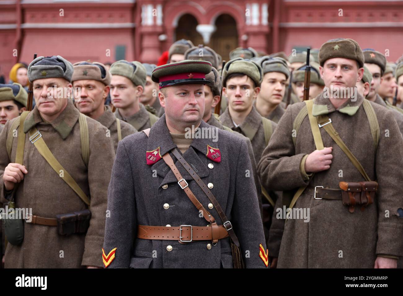Russian soldiers in Soviet military uniform of World War II on Red ...